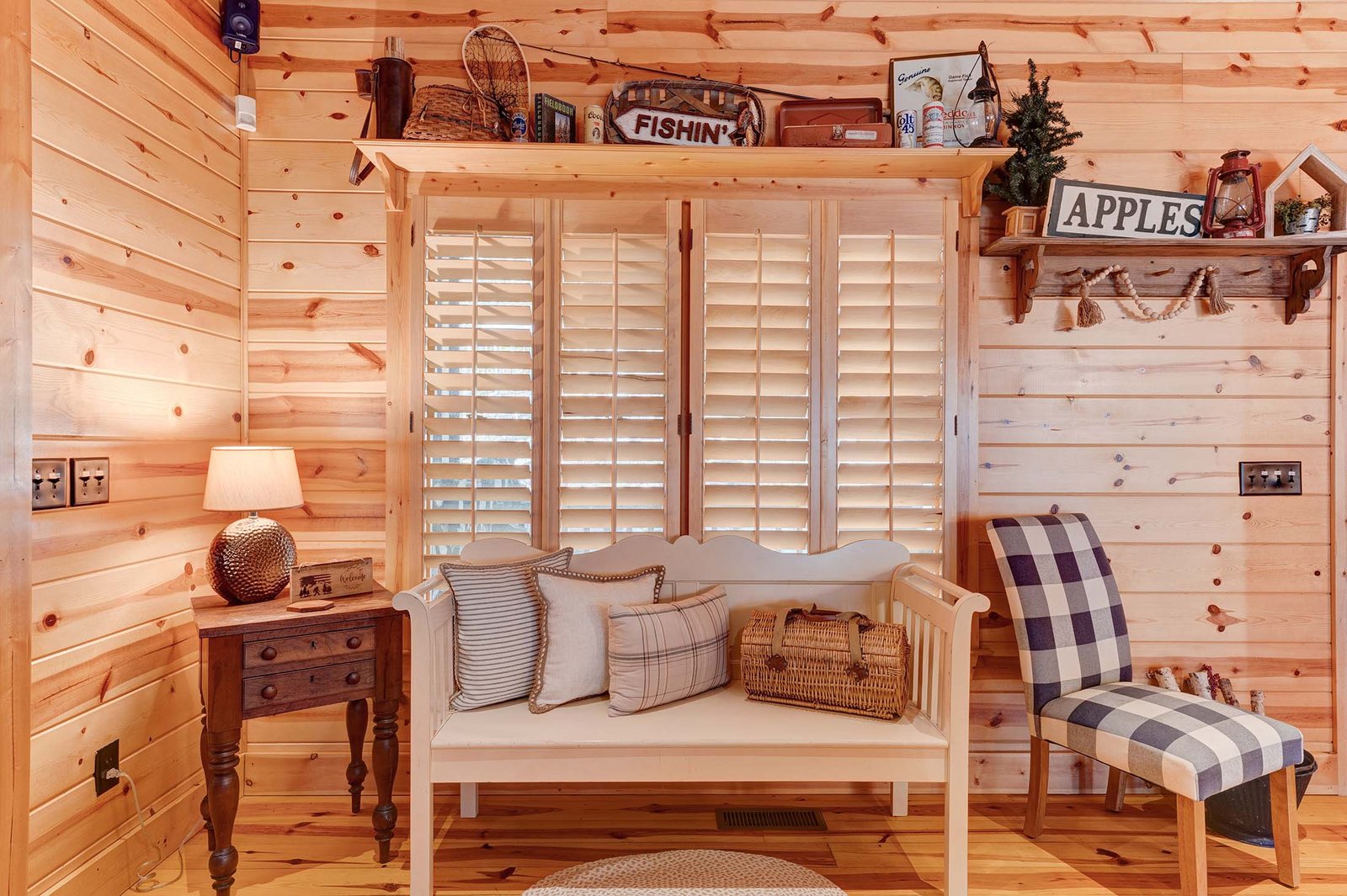 Gallery – Gone Squatchin Creekside Cabin
