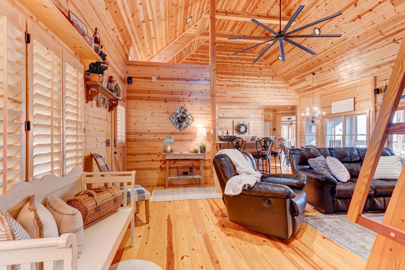 Gallery – Gone Squatchin Creekside Cabin