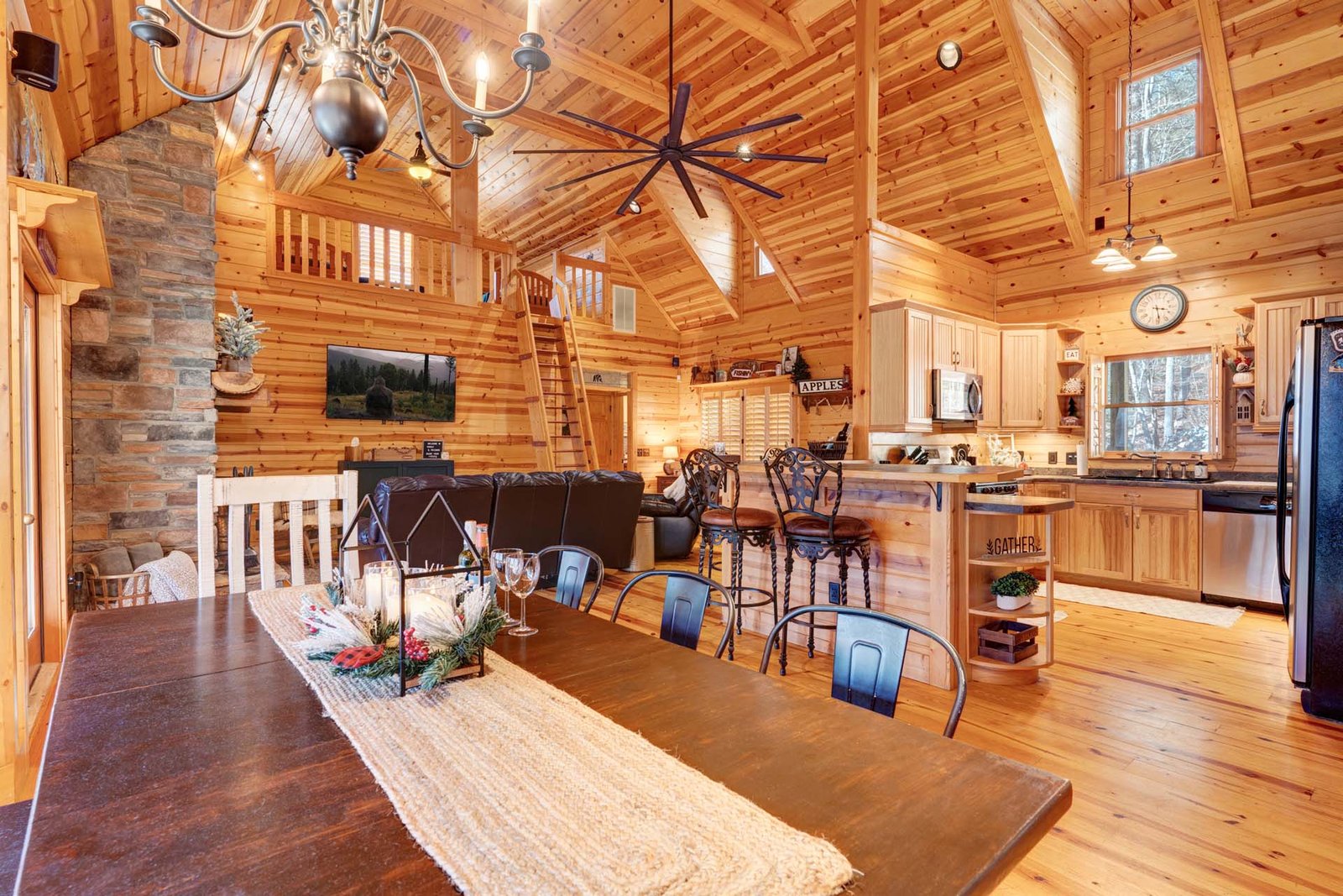 Gallery – Gone Squatchin Creekside Cabin