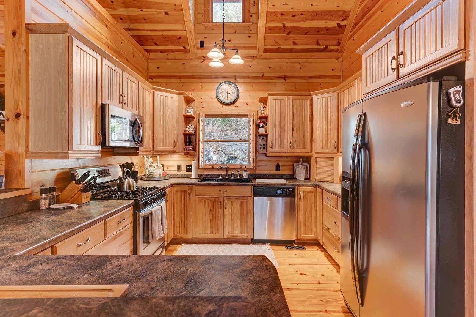 Gallery – Gone Squatchin Creekside Cabin