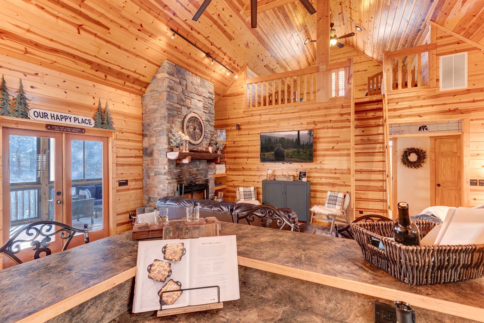 Gallery – Gone Squatchin Creekside Cabin