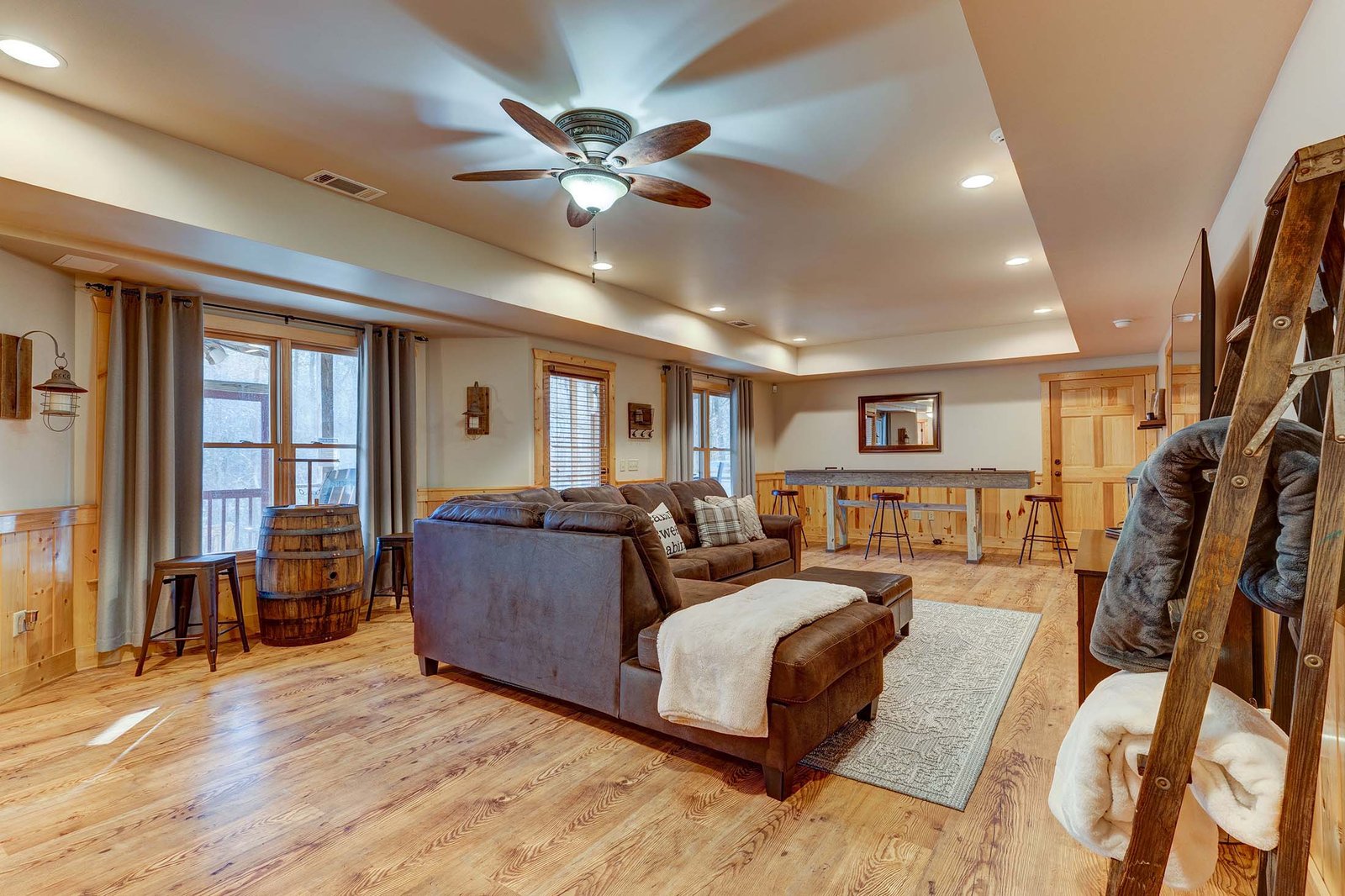Gallery – Gone Squatchin Creekside Cabin