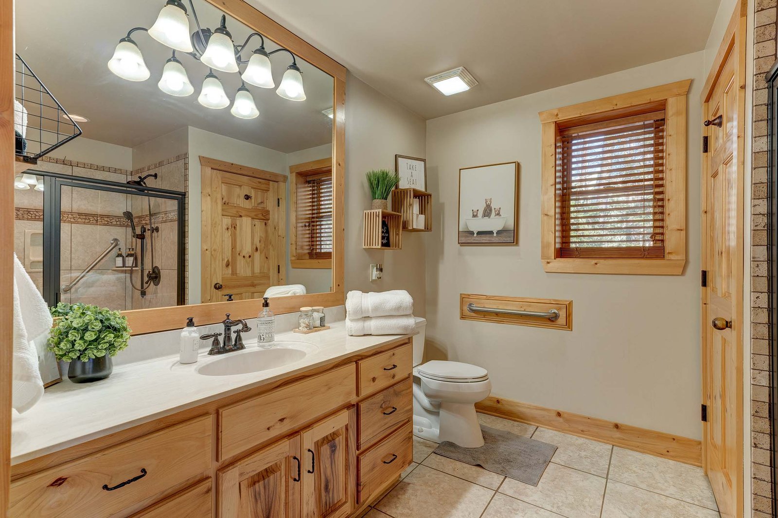 Gallery – Gone Squatchin Creekside Cabin