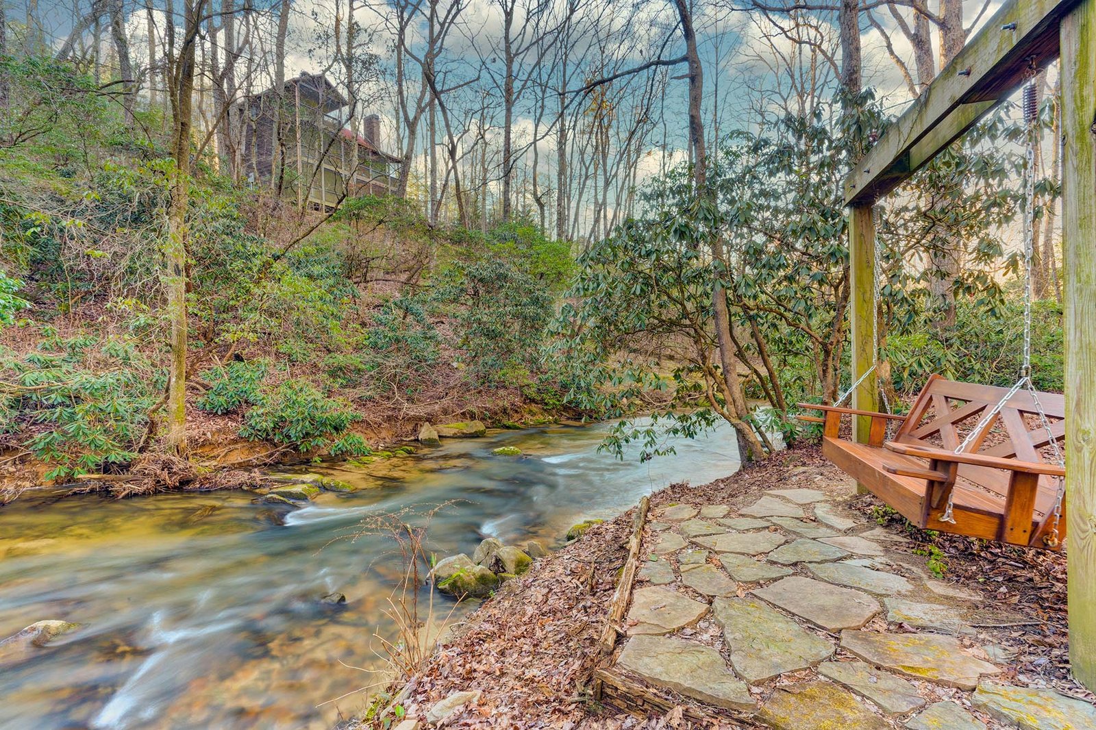 Gallery – Gone Squatchin Creekside Cabin